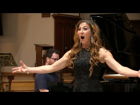 Massenet - Je marche sur tous les chemins (Manon) | Jennifer Cherest, soprano