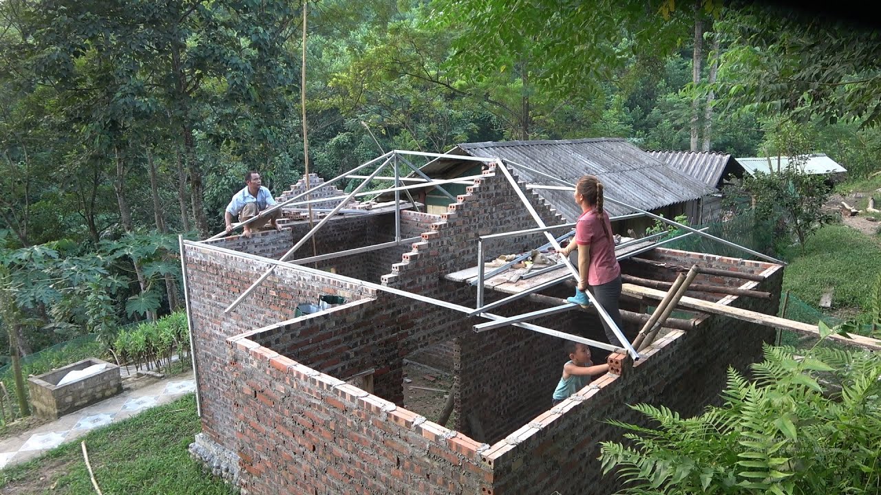 Girl builds $5k house, completes framing for roof - YouTube
