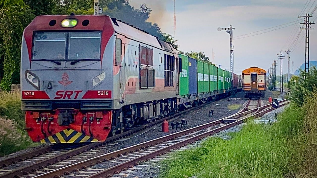 [รถไฟไทย] Freight Train No.555 Laem Chabang Port - Nong Khai Locomotive ...