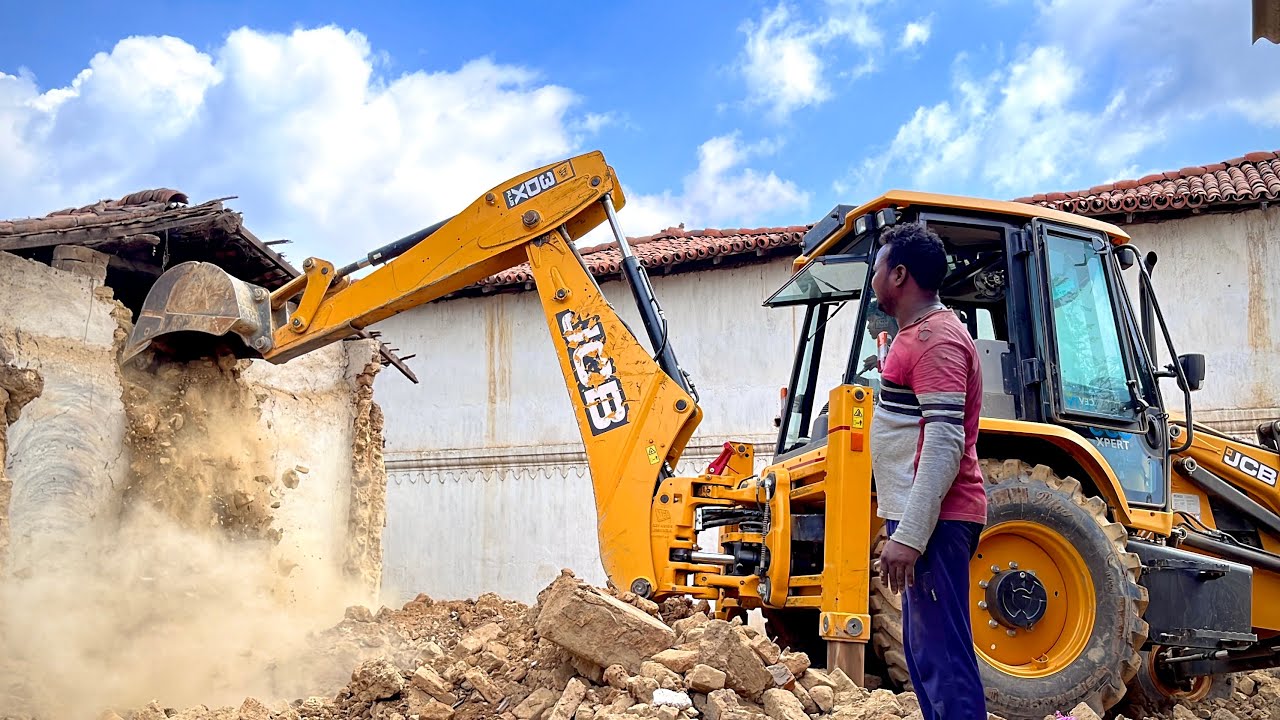 JCB 3DX Bucket Demolition House And Clean Waste Of Home Demolished ...