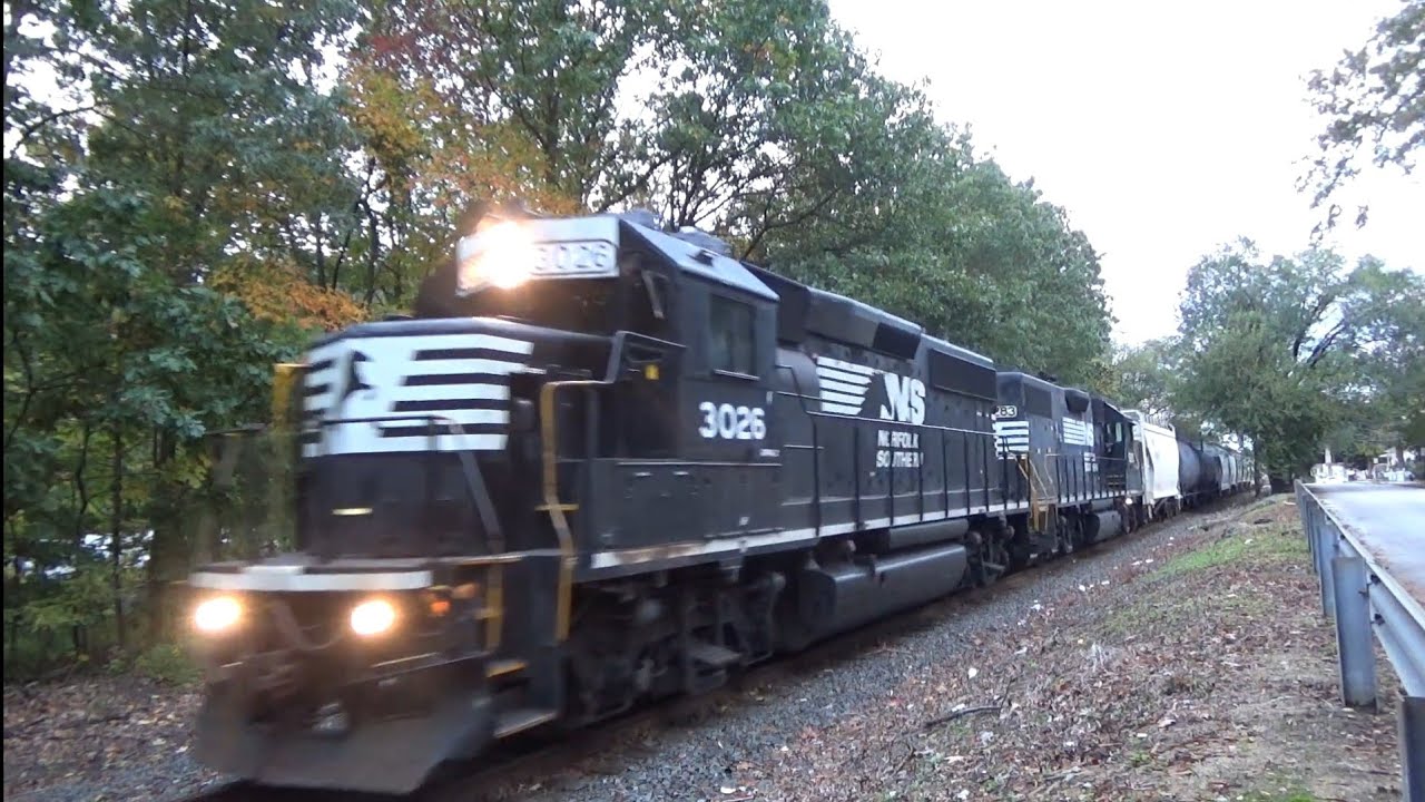 NS GP40-2 3026 Leading CSAO WPMI-61 Northbound Just Before Dusk (10/27 ...