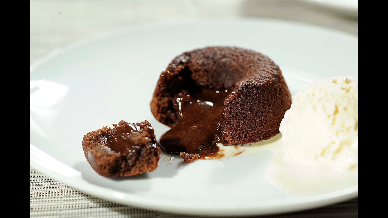 Volcán de chocolate - receta de postres fáciles - YouTube