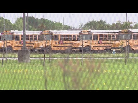 Spring ISD students miss school because of bus issues - YouTube