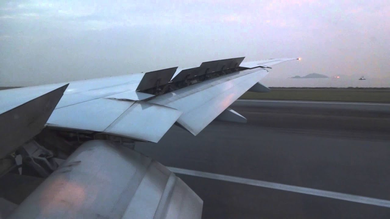 American Airlines Flight 137 Landing in Hong Kong - YouTube