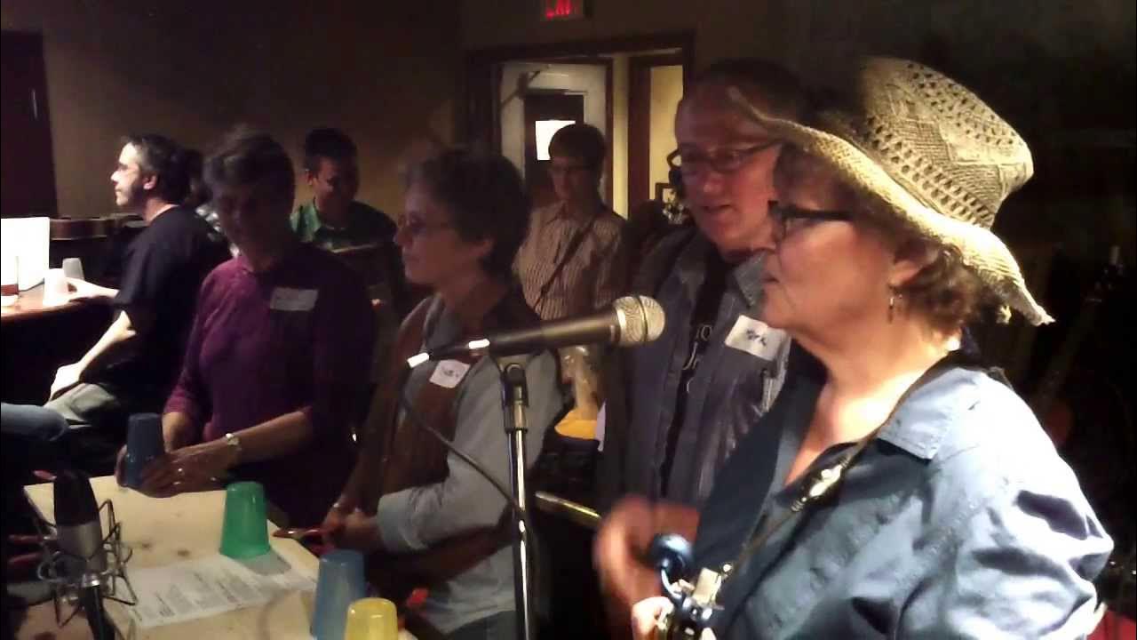 BUG! The Cup Song - Ukulele Cover with Cupping Tutorial lead by Sharon ...