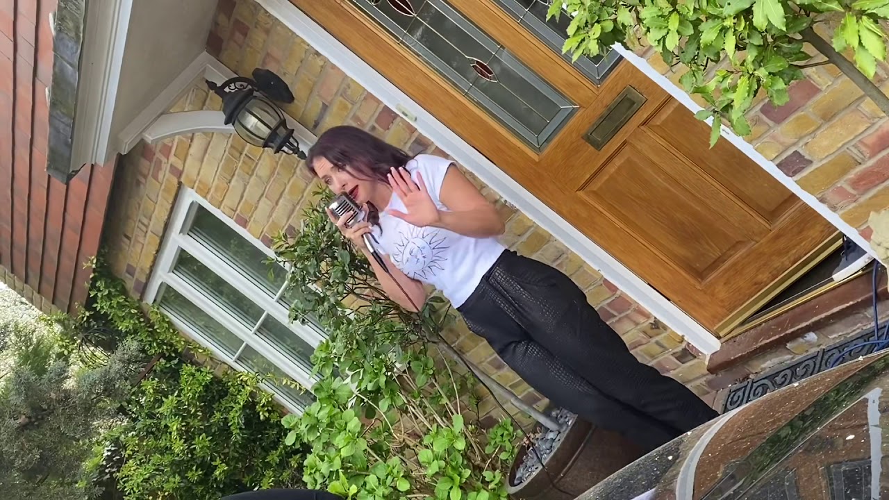 Natalie shedden live concert from her front door - YouTube