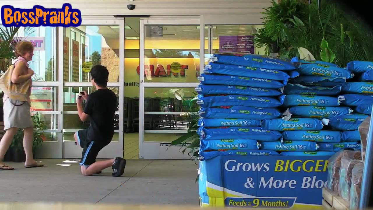 Marriage Proposal Fails! Funny Prank - YouTube