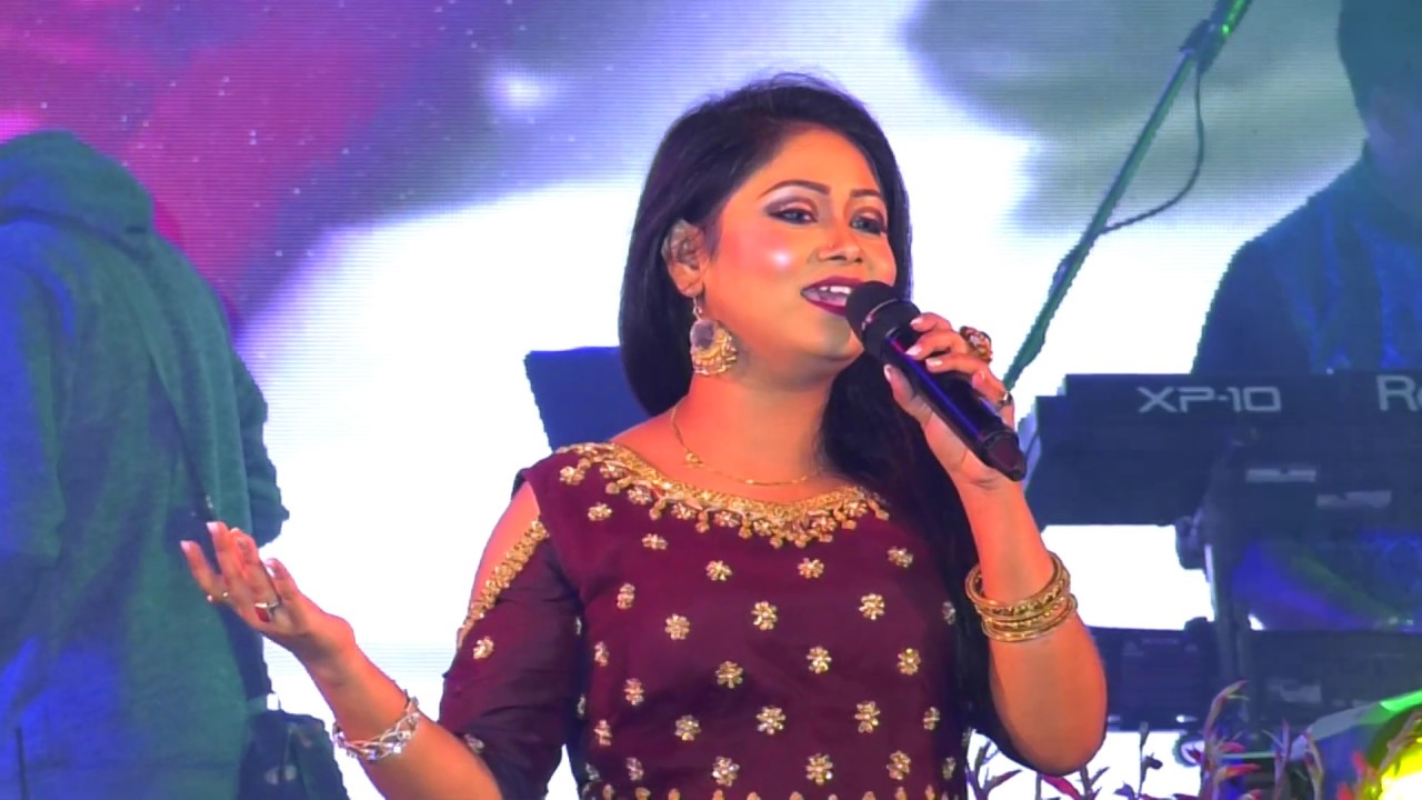 Akasher Chand Matir Bukete | Guru Dakshina | Bengali Movie Song live on ...