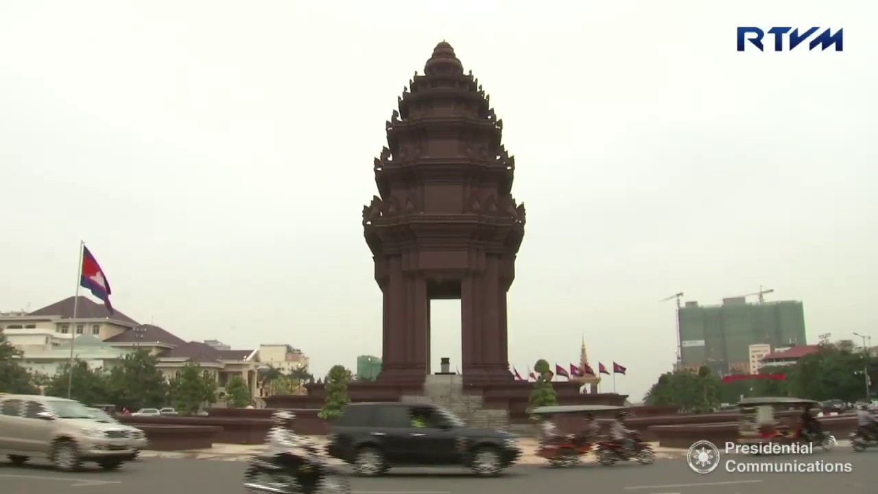 Independence Monument 12/12/2016 - YouTube