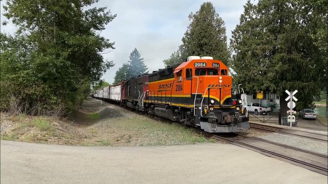 VERY RARE!!!! BNSF GEEP LEADING CN 510 @ Surrey BC Canada 19SEP23 BNSF GP39V 2984 Leading - YouTube