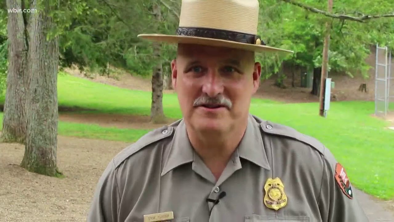 Smokies' chief ranger retires after 35 years - YouTube