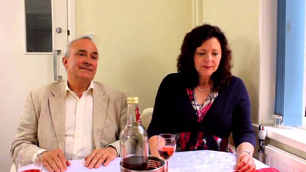 Short Boyfriend - Laura Saxon - YouTube