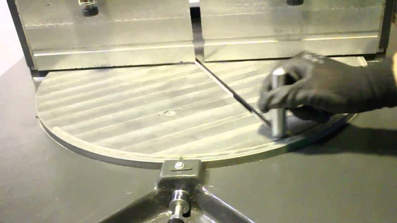 550 mm SAW BLADE CUTTING MACHINE FOR ALUMINIUM AND PVC PROFILES - YouTube