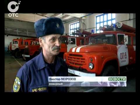 Карасукские пожарные проводят тренировки в специальной камере, где концентрация дыма максимальна