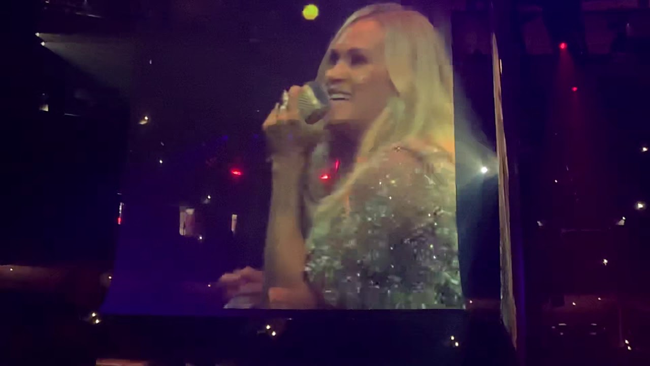 Carrie Underwood - Drinking Alone Together Live - YouTube