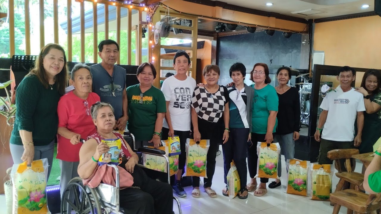 PANG BIRTHDAY AT AYUDA SA MGA SENYORS #valsantosmatubang - YouTube