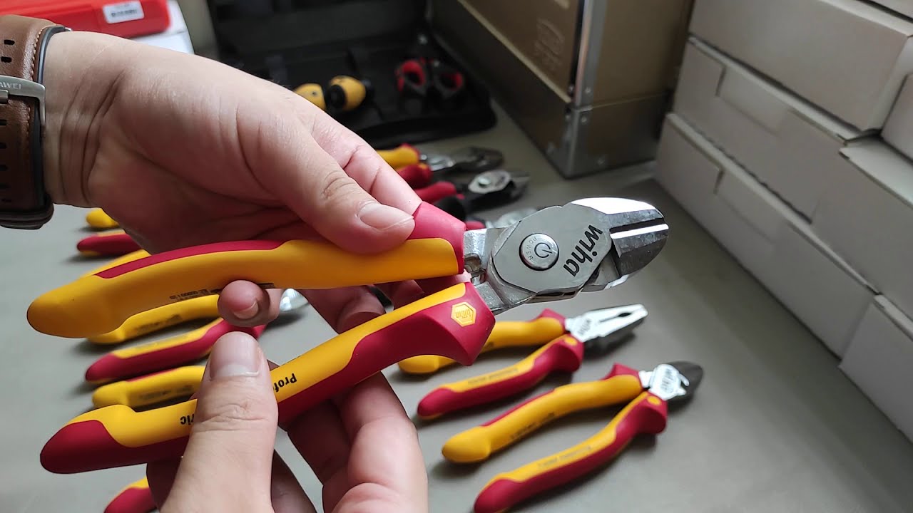 Wiha 38191 (Chrome-plated, VDE 1000V) - YouTube