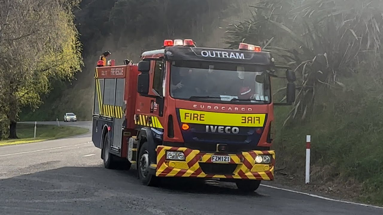 Dunedin fire Appliances responding to scrub fire! - YouTube