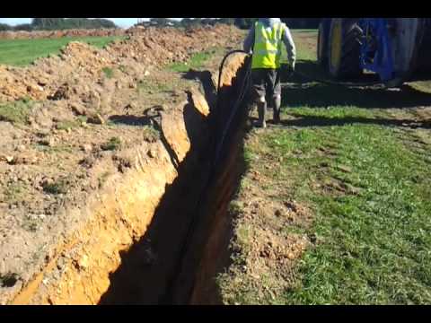 Laying HV cable on a solar Farm - YouTube