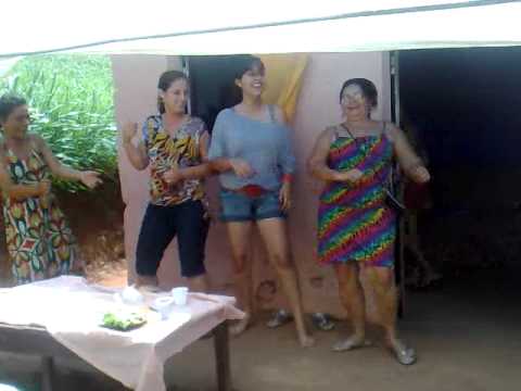As coroas dançando.