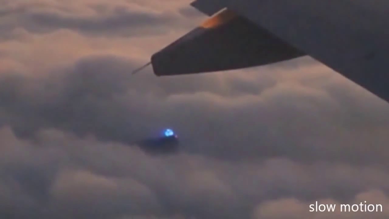 UFO NEWS Triangle UFO Sighting filmed from inside a commercial aircraft ...