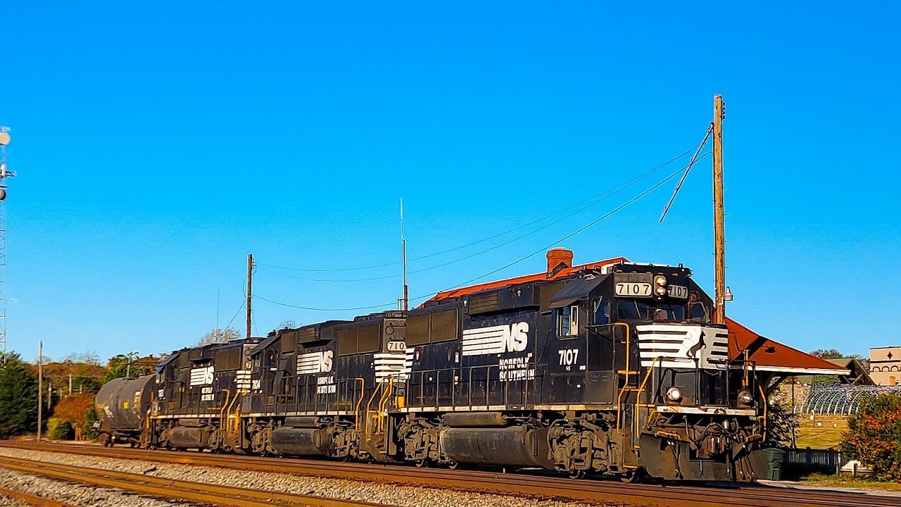 NS GP60 #7107 leads P47 - YouTube