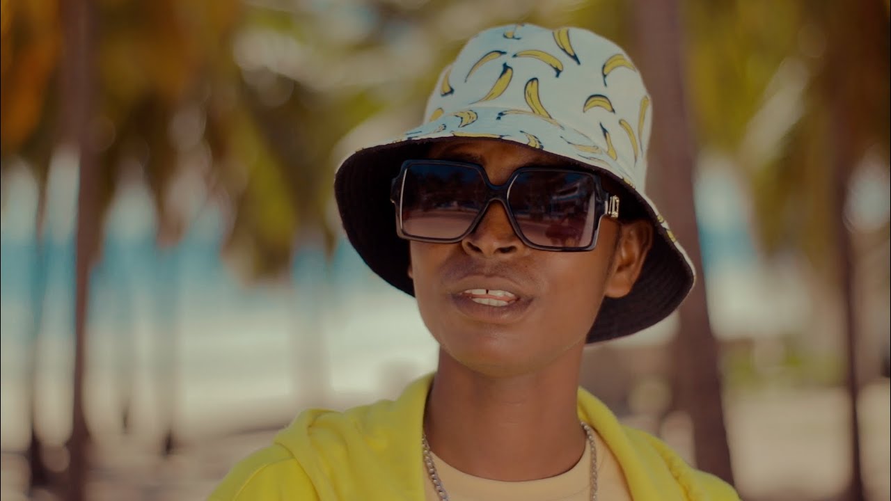 Bico Fino -MUANTHIANA (Official Music Video) - YouTube