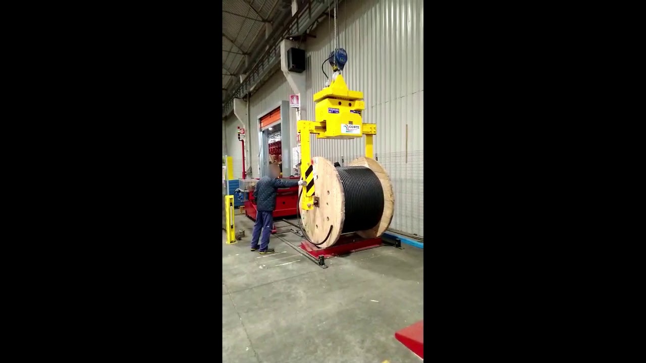 Tong for wooden cable drums | pinza per bobine di cavo elettrico - YouTube