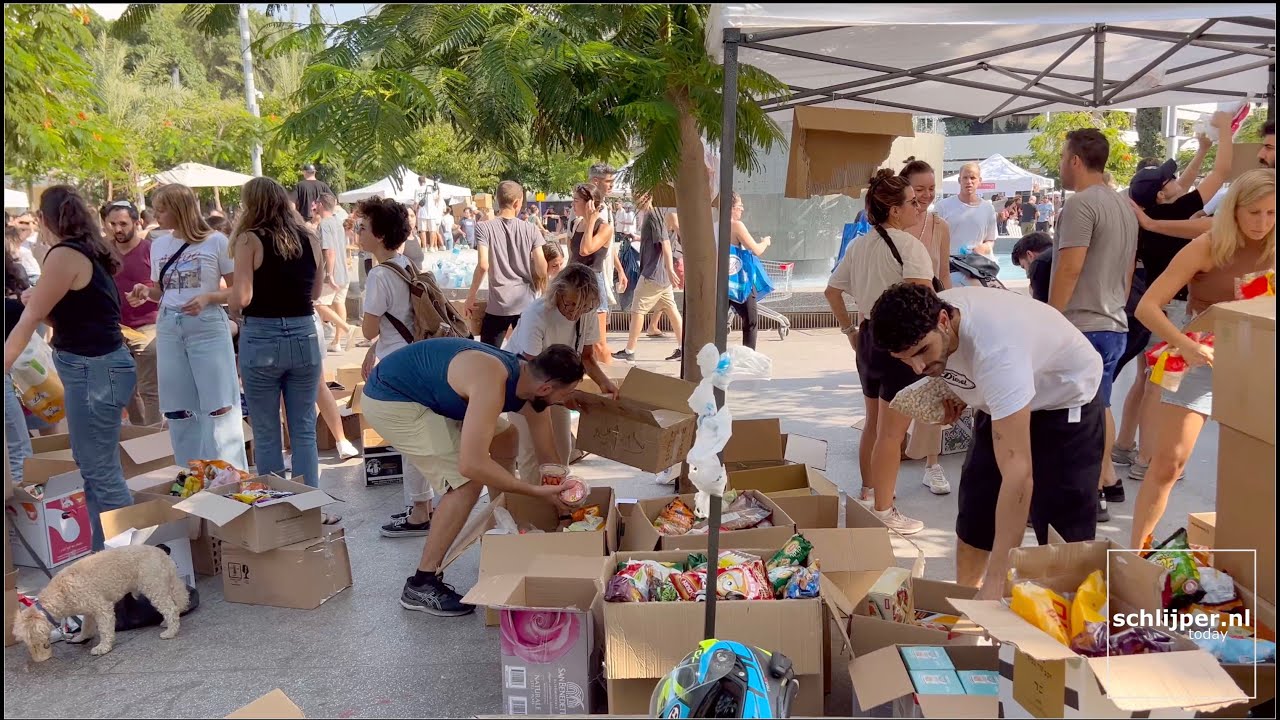 Unity in Tel Aviv: people packing food for soldiers - YouTube