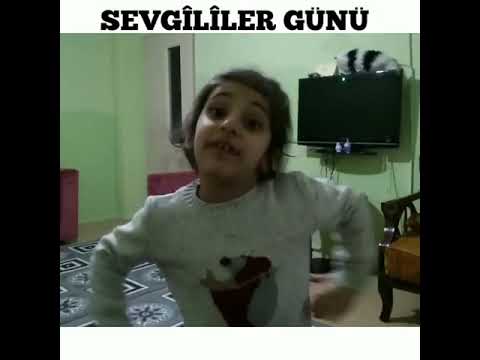 Laflariyla kafa atan kiz