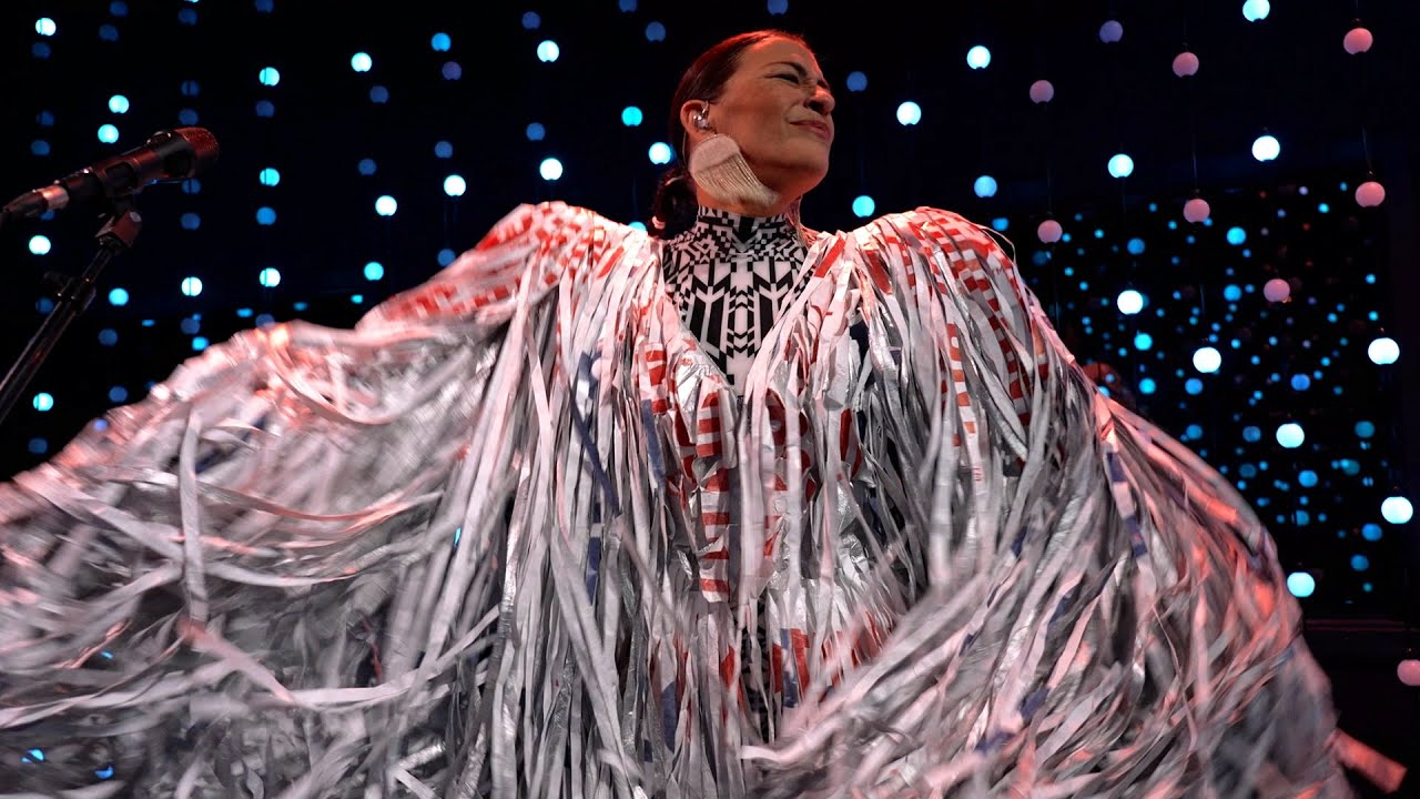 Arnaq - Elisapie: Song Lyrics, Music Videos & Concerts