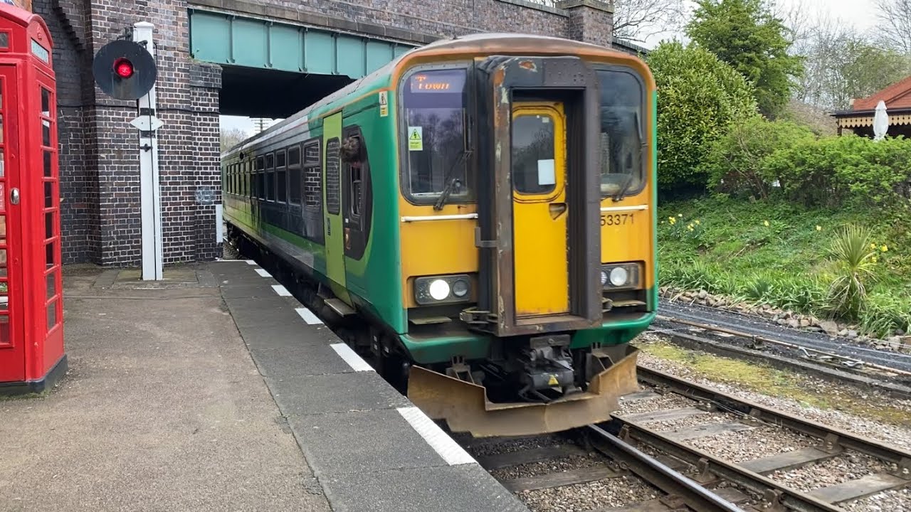 Class 153371 arrival at Quorn & Woodhouse, Great Central Railway, 31st ...
