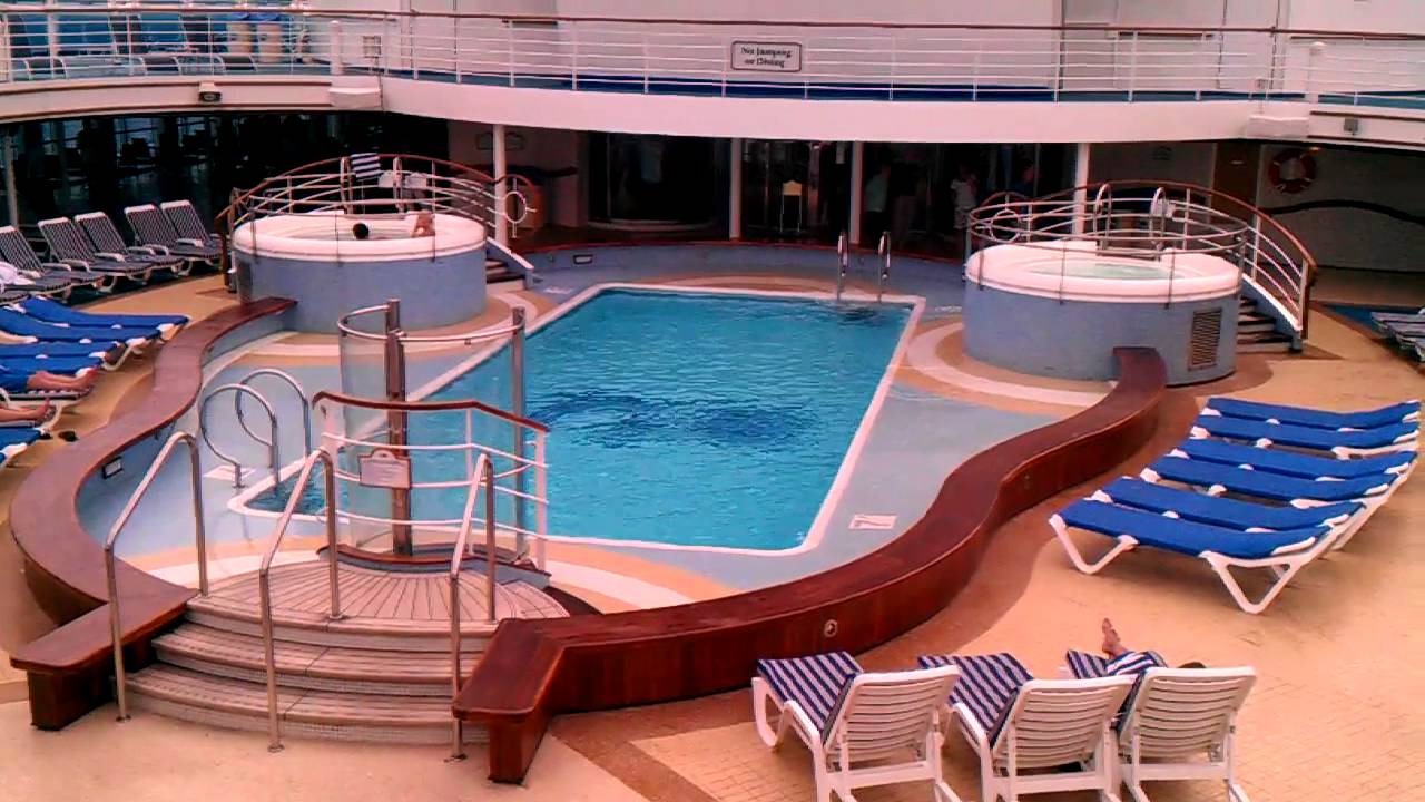 Center outdoor pool on the Star Princess - YouTube