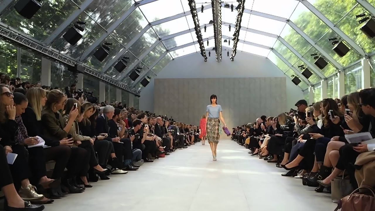 Apple On The Runway iPhone 5s - YouTube