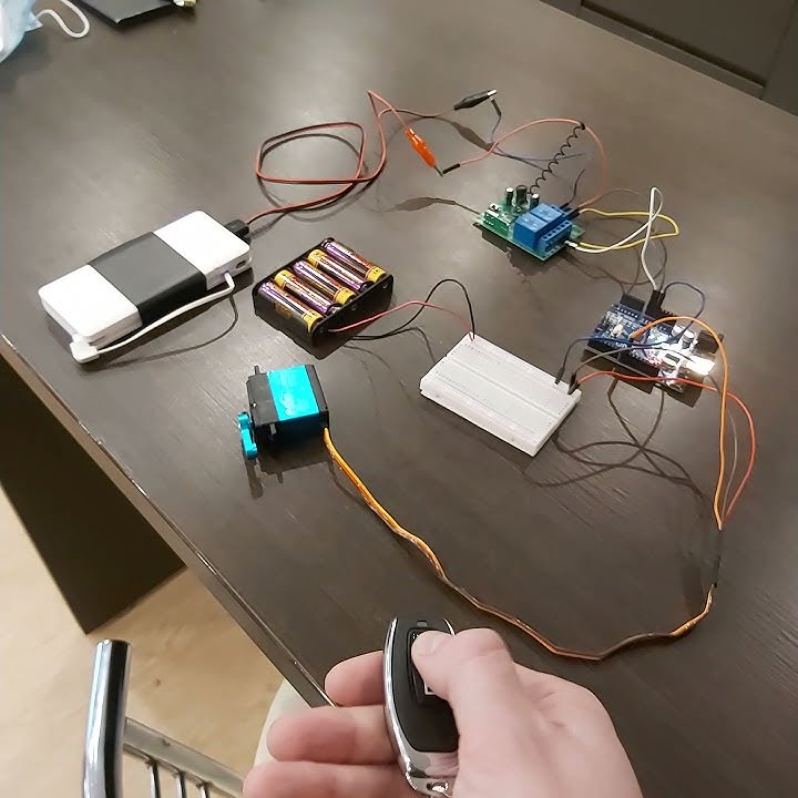 Controlling Arduino Uno and servo motor with wireless relay - YouTube