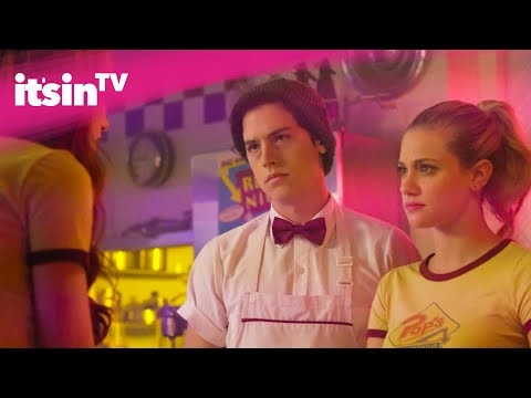Später als geplant: DANN gibt's erst die neuen Folgen „Riverdale“! | It's in TV