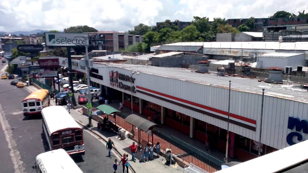 Usando la pasarela de la colonia zacamil mejicanos - YouTube