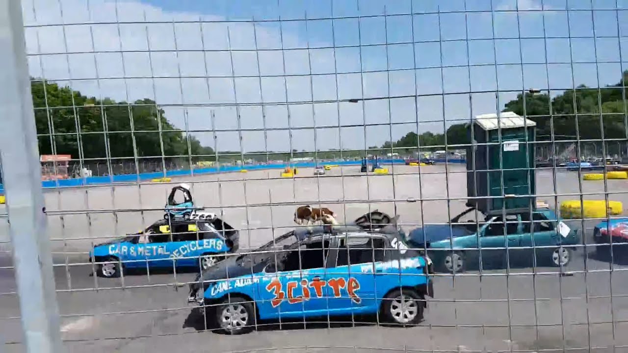 Aldershot Back To Basics Bangers Mascot Race & Caravan/Trailer Race ...