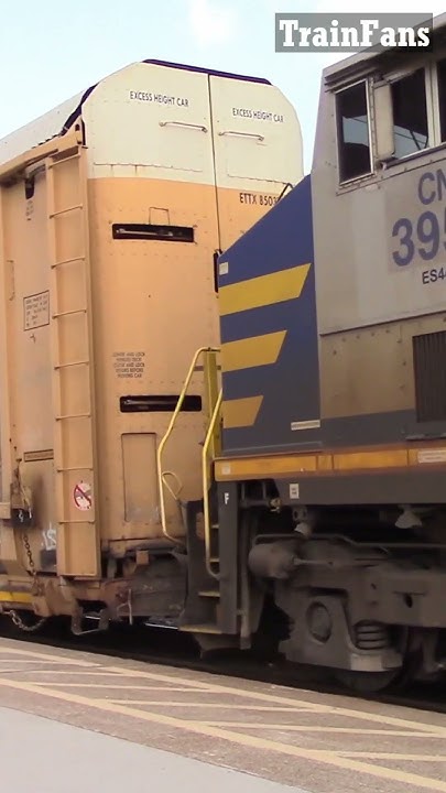 #shorts Manifest Train CN M301 CN 3854 & CN 3952 Locomotives #railfans - YouTube