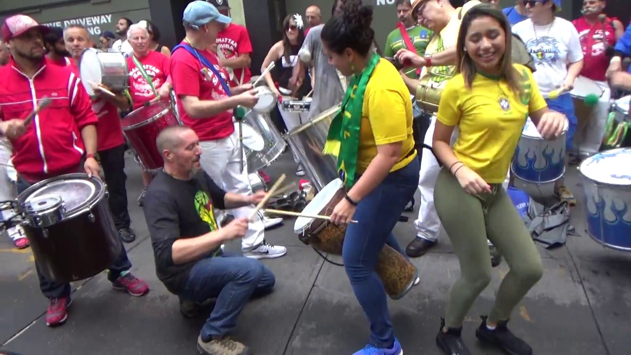 BEAUTIFUL BRAZILIAN GIRL DANCES STREET SAMBA DANCE WITH A BRAZILIAN ...