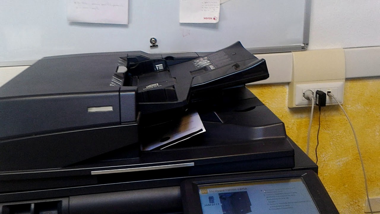 Kyocera TASKalfa 5550ci Ineppamento carta - YouTube