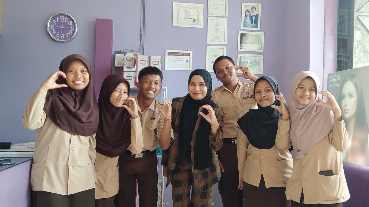 Tugas PKWU | Jasa Profesi "Salon" | Kelompok 6 | XII MIPA C - YouTube