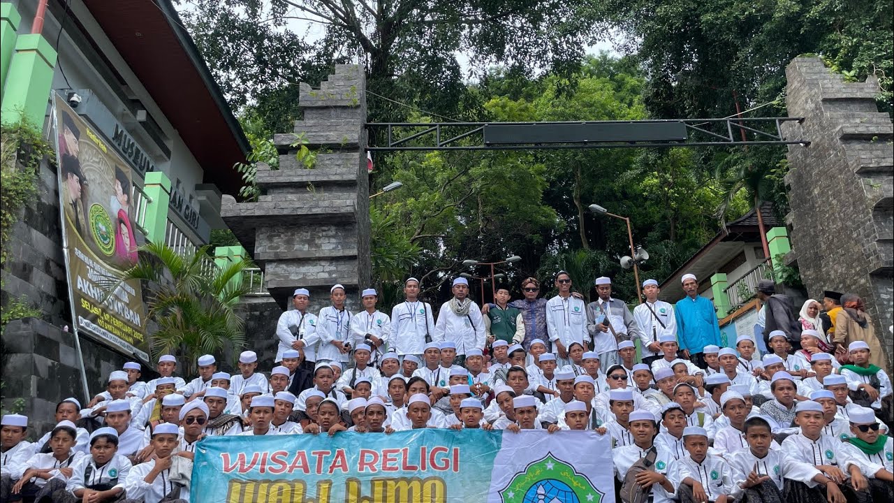 Wisata Religi Ziarah Wali Limo PP Banirancang Probolinggo - YouTube