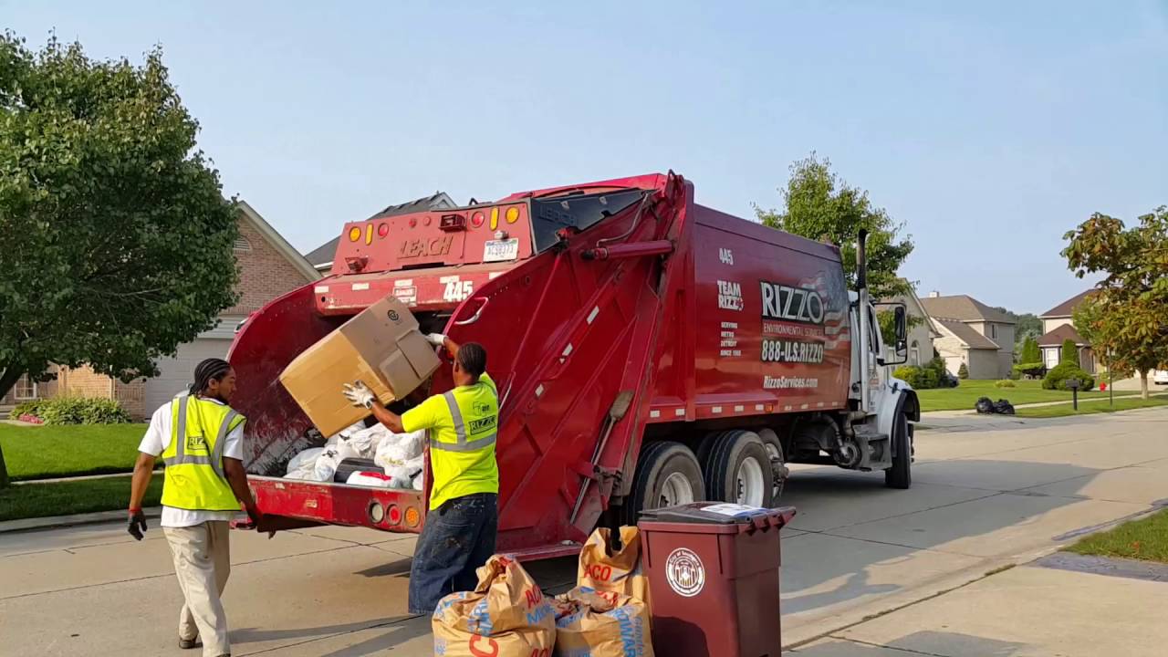 Rizzo Environmental Services: Freightliner M2 106/ Leach 2rIII - YouTube