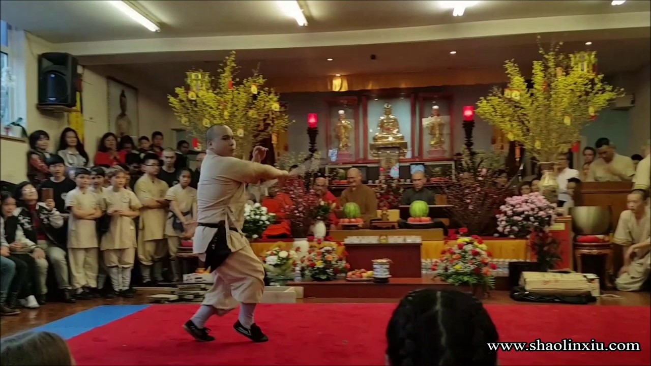 LUNAR NEW YEAR SHAOLIN DEMONSTRATION FROM SHAOLINXIU TEAM - YouTube
