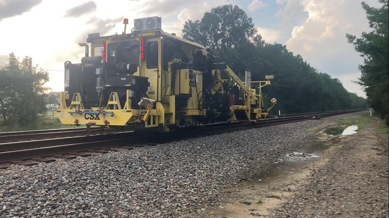 2 CSX Track Tools Heads South Outta Florence SC - YouTube