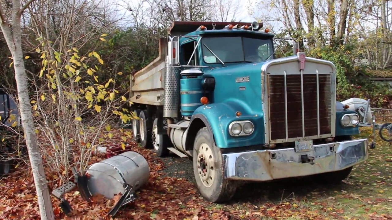 1979 KENWORTH W900A 400 CUMMINS COLDSTART. - YouTube
