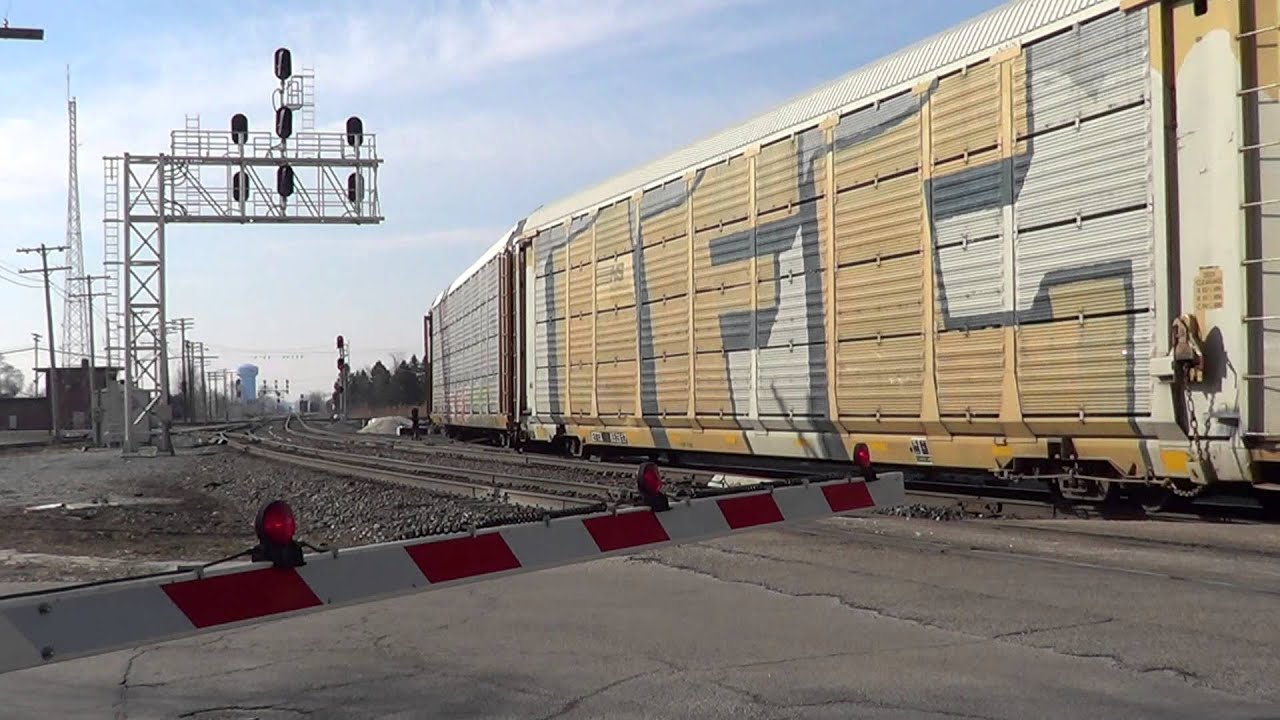CSX auto train with CSX 8785 solo taking the Conecting track in ...