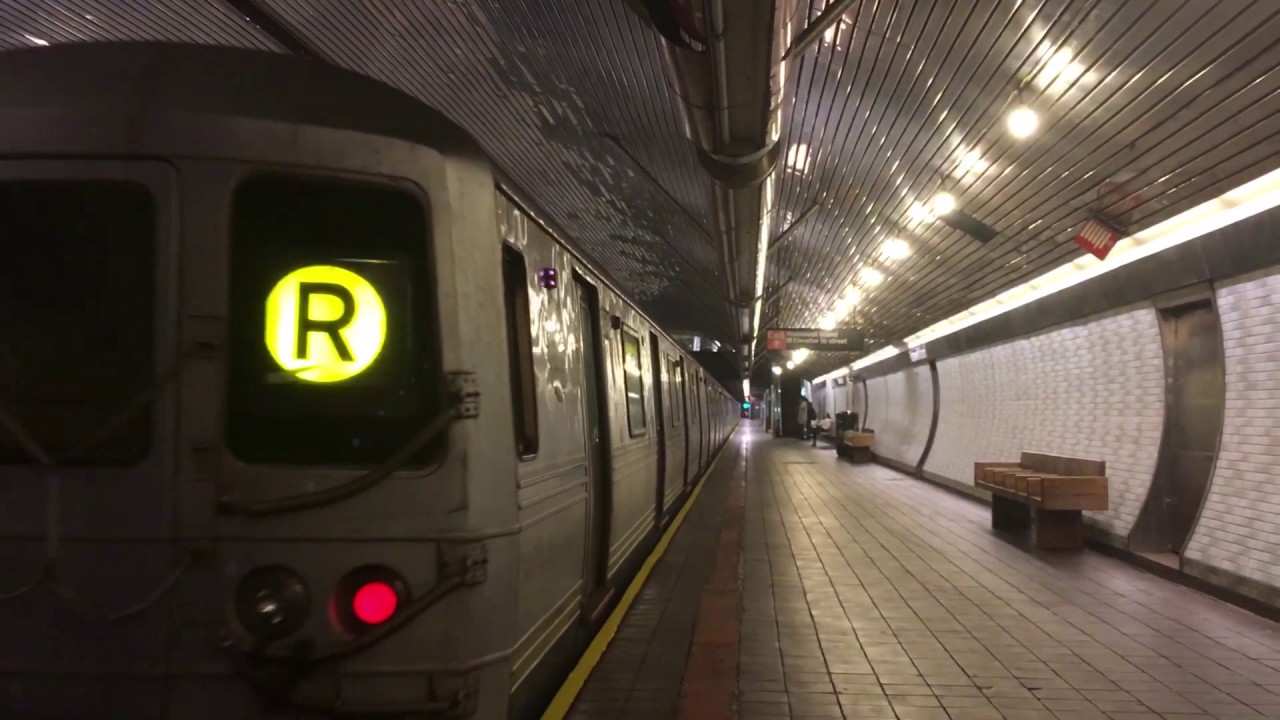 IND 63rd Street Line: Queens and Brooklyn bound (F) and (R) Trains ...