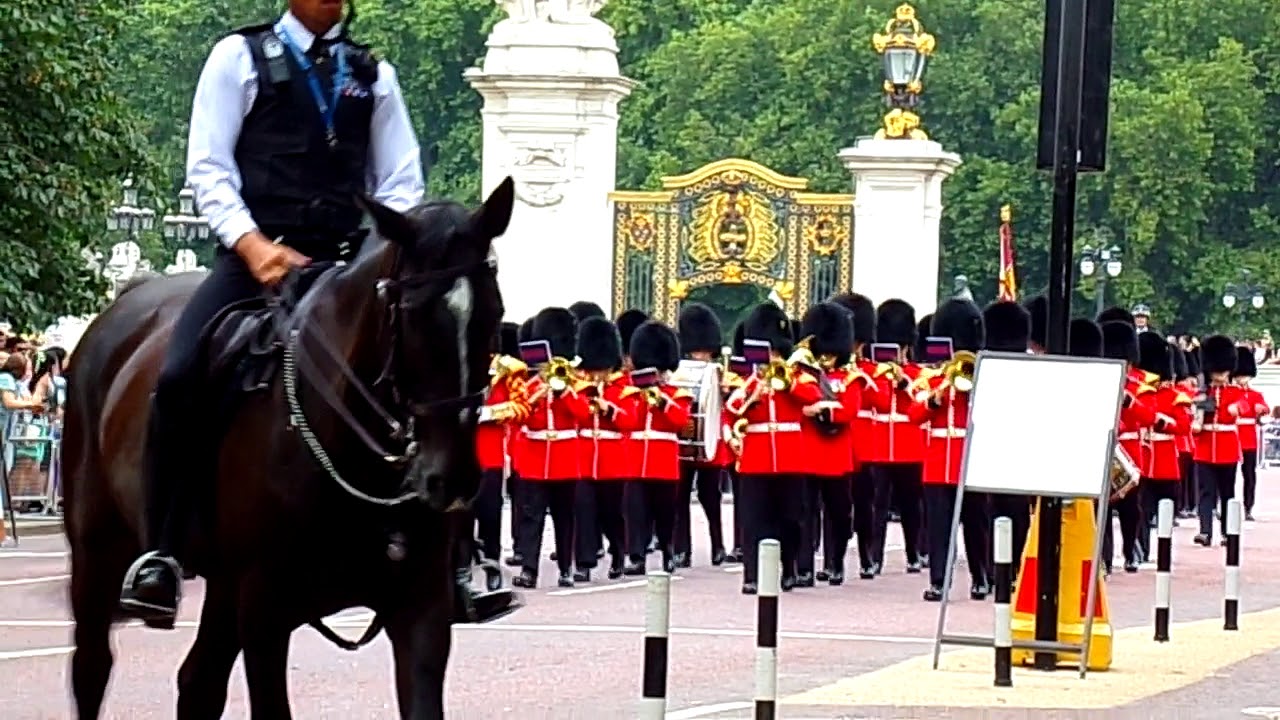 Changing The Guard - Band Of The Welsh Guards - YouTube